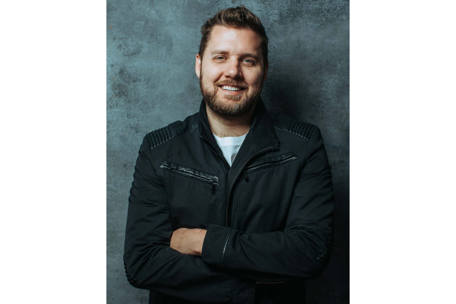 Branding Photography vs. Headshots: What’s the Difference ...